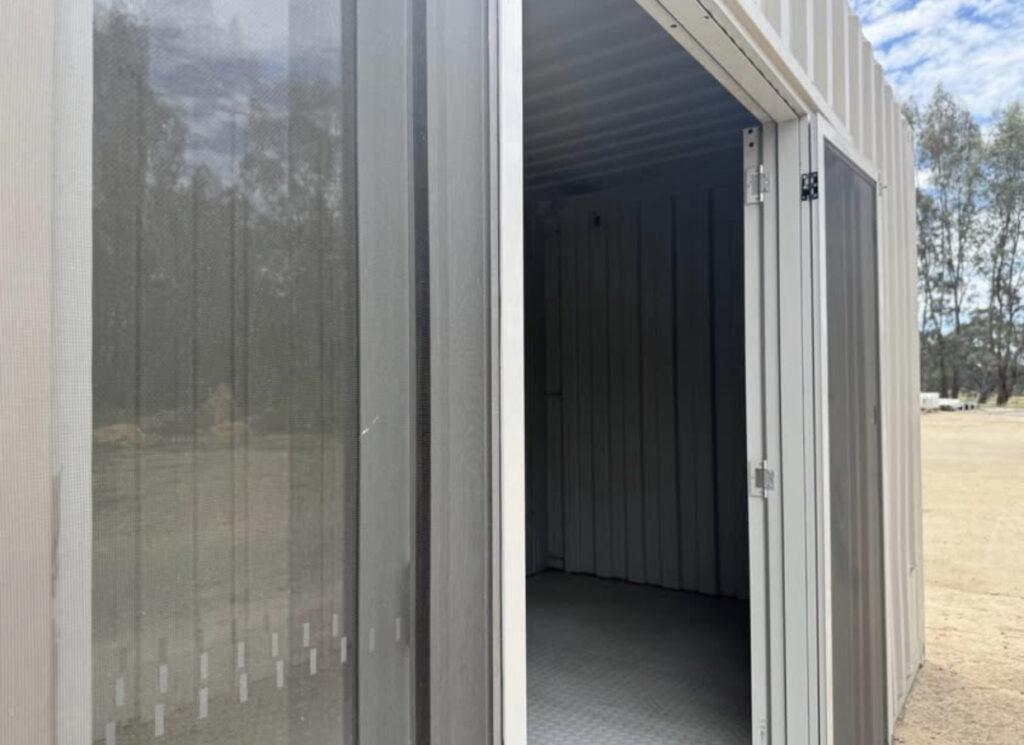 OFICINA CONTENEDOR 20' PIES HIGH TOP CON PUERTA COMERCIAL